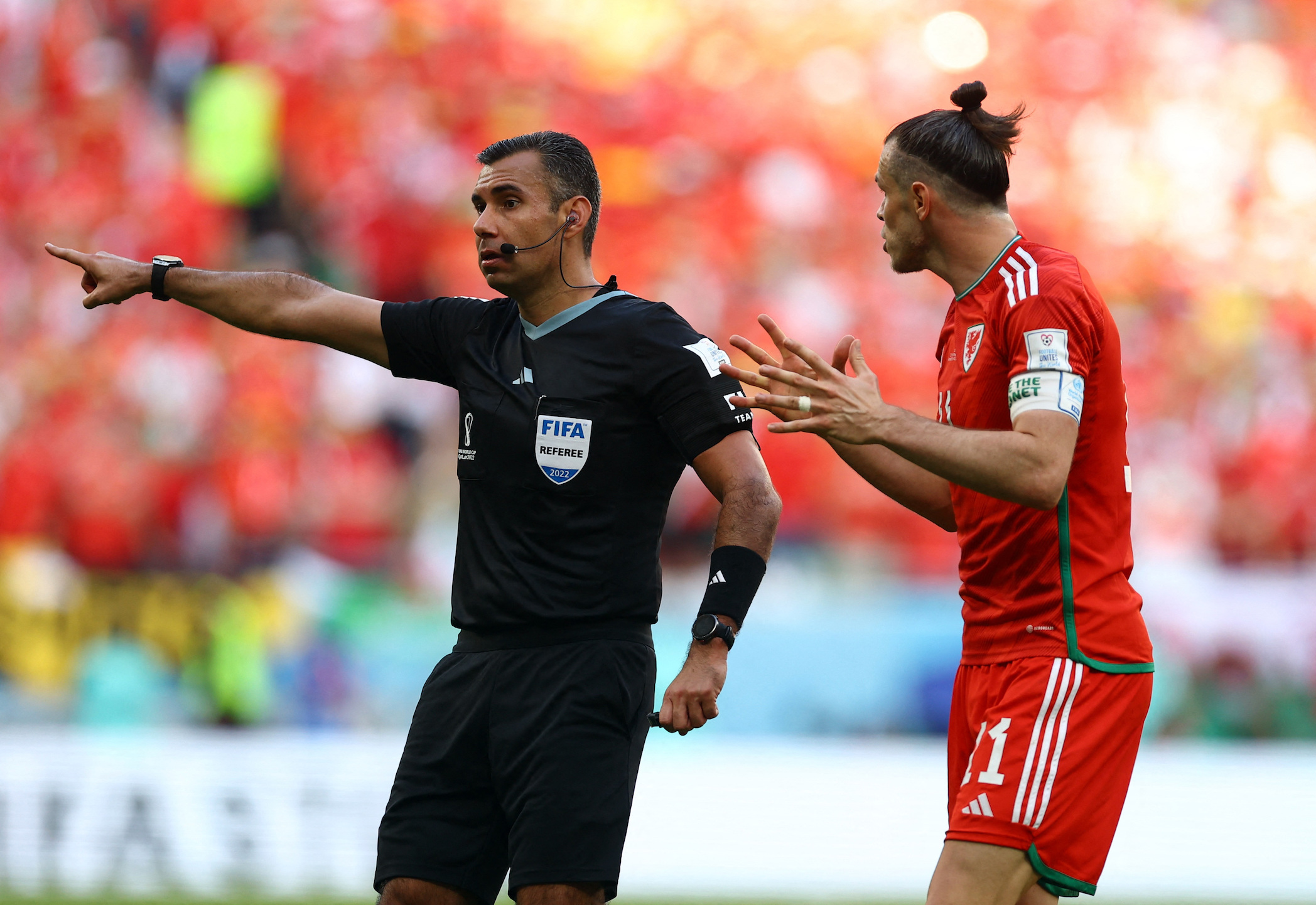 Mario Escobar en Qatar 2022, así se estrenó el árbitro chapín