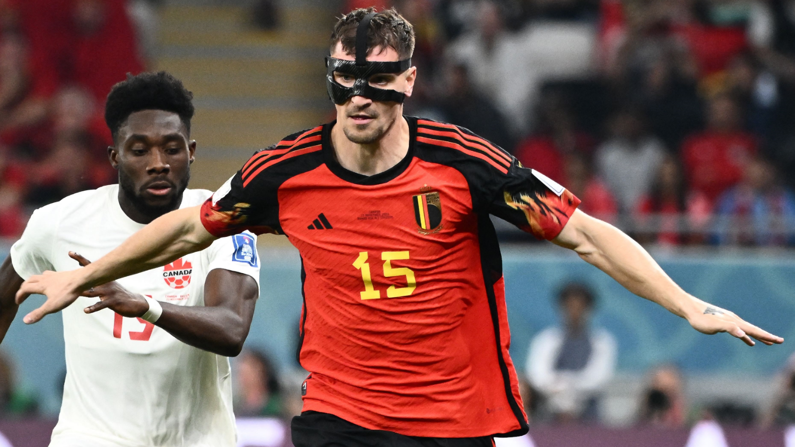 Thomas Meunier debutó con una máscara