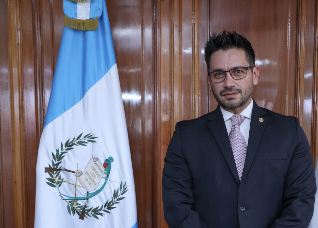 Adrián Zapata Alamilla será nombrado viceministro administrativo y financiero del MICIVI