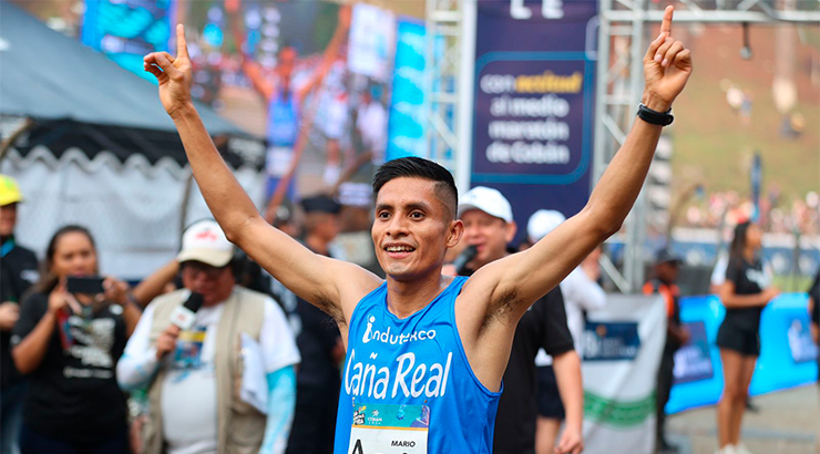 Mario Pacay se corona en la 48ª edición del Medio Maratón de Cobán