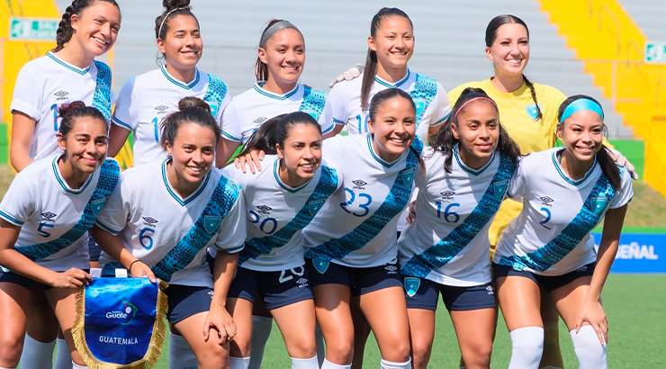 Marisol Stosich y Kennedy Herrera debutan en la Selección Mayor Femenina