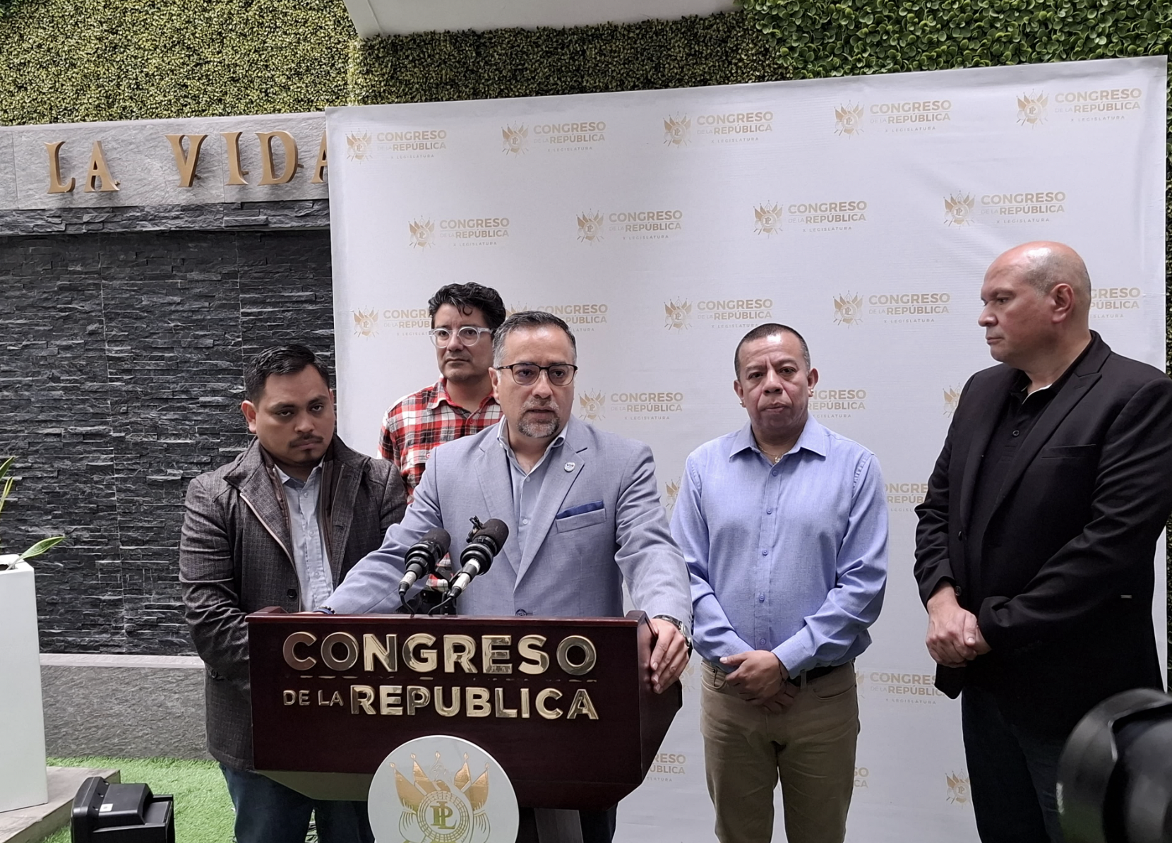 Junta Directiva del Congreso restituye derechos a diputados del partido VOS