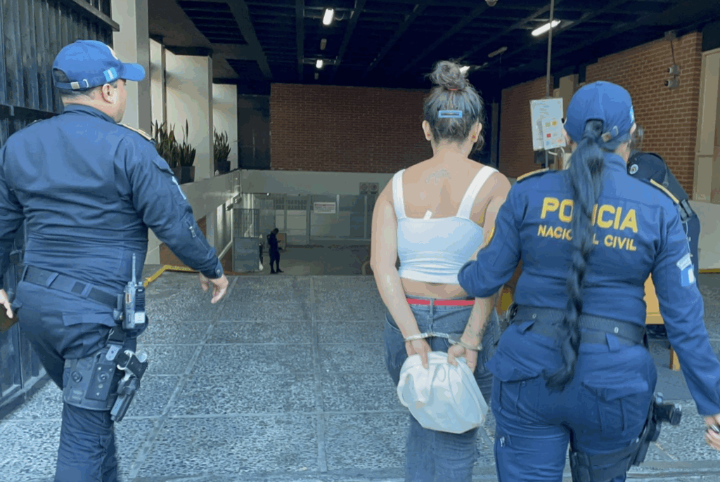 Capturan a alias “La China”, presunta integrante de la mara 18