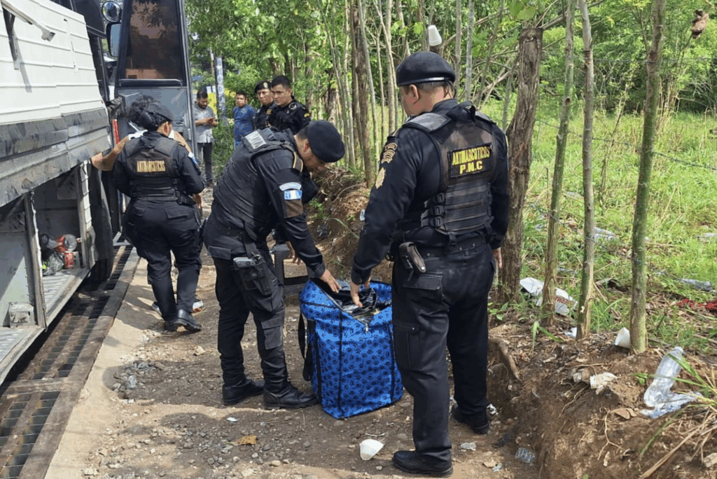 Incautan Posible Droga En Bus De Transporte Público Y Capturan A