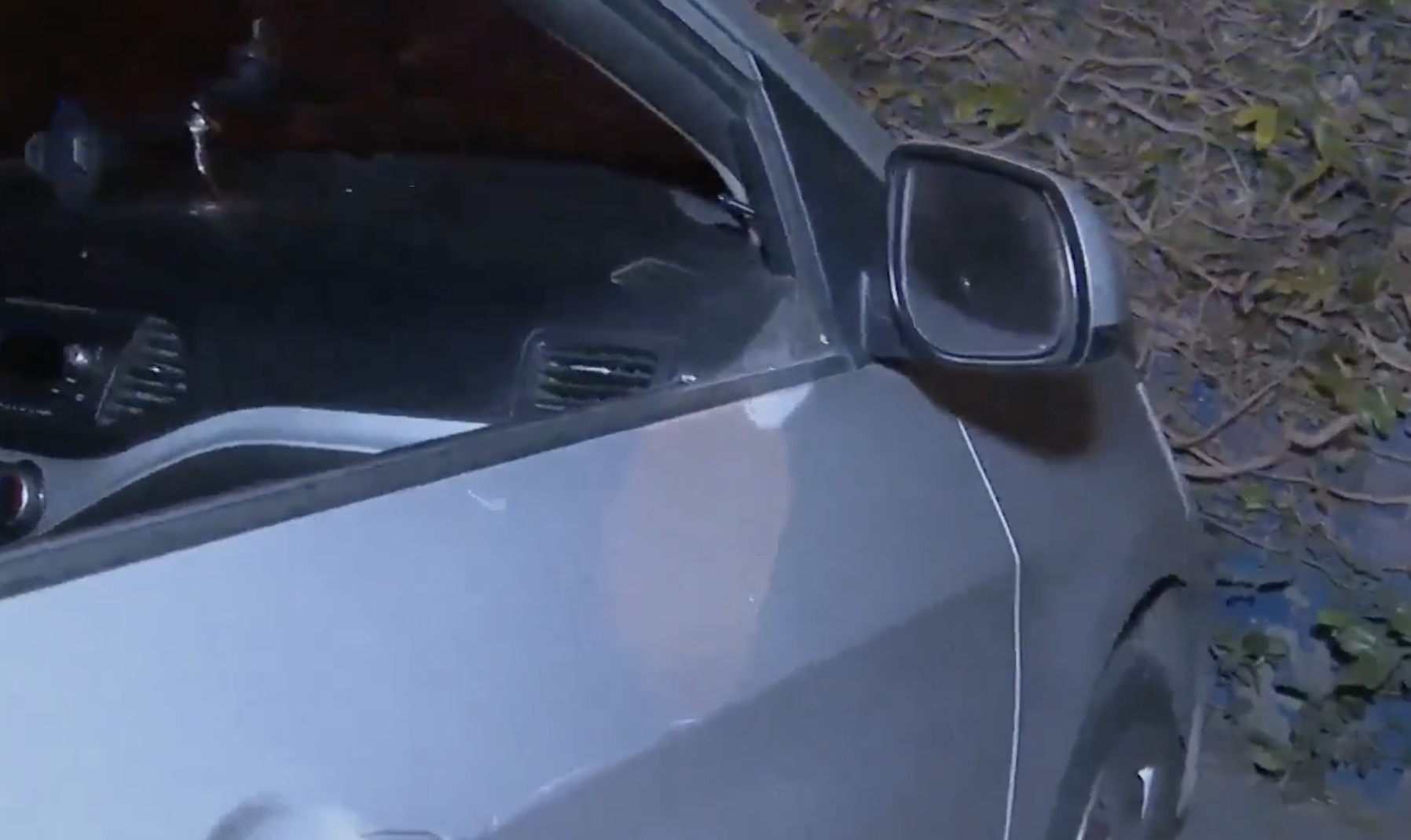 Quiebran vidrios de carros durante partido de Rojos y Cremas